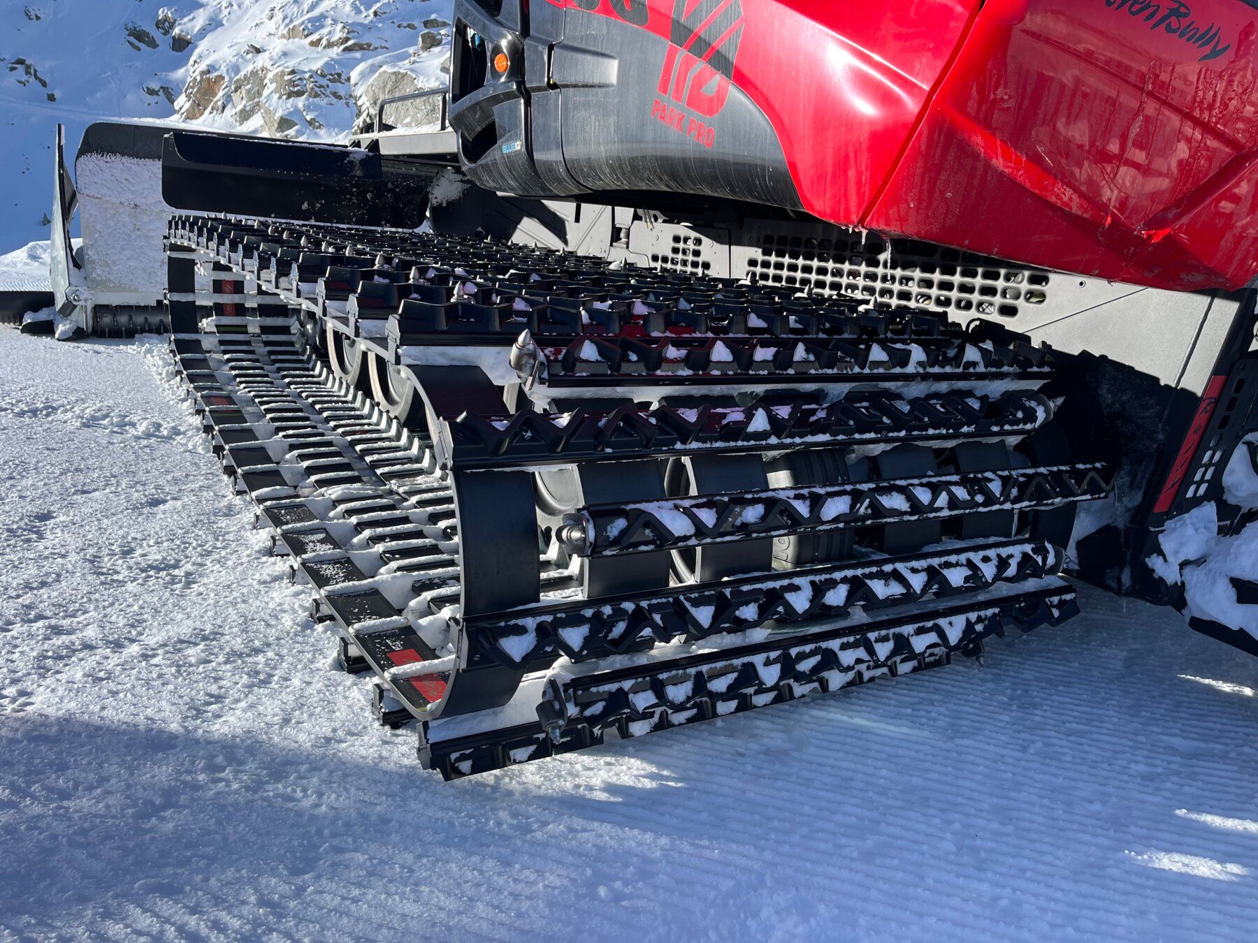 Die neue 6-Band X-Track-Kette im Einsatz - PistenBully