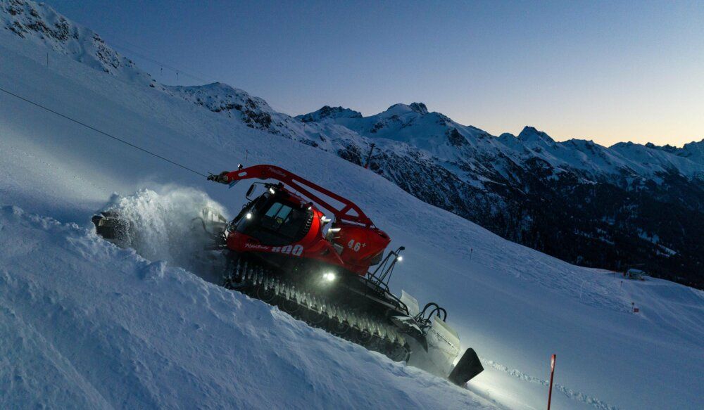 SIMPLY RED - Snow groomers - Home - PistenBully